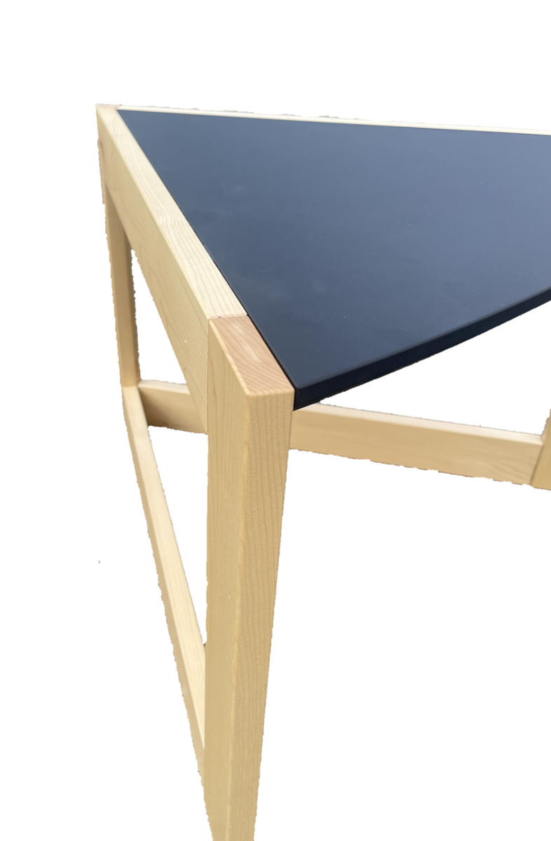 Vejle 846 End Table | International Design Center